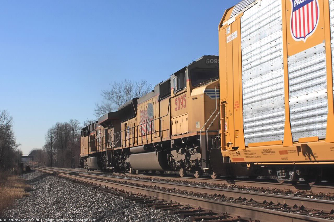 UP 5095 with CSX train Q217